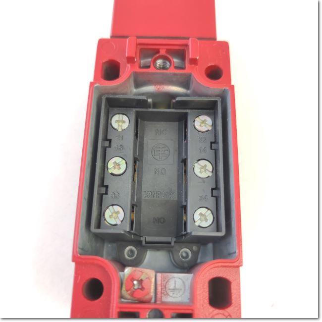 XCSA502 key lock switch, specification AC15 240V 3A, Telemecanique ...